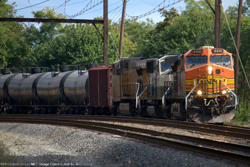 BNSF C44-9W 4435 leads K040-24